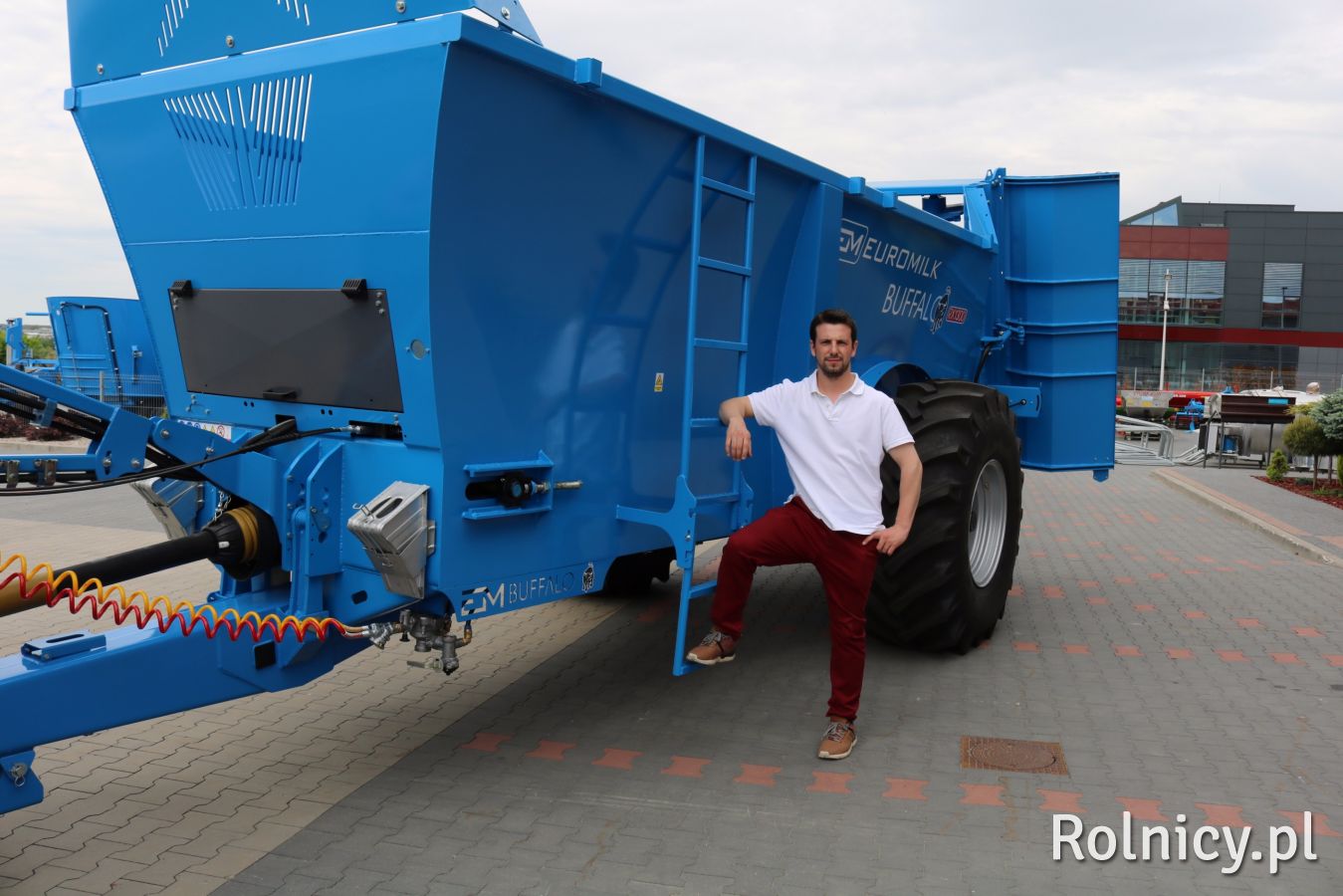Program Rolnik Szuka... prezentuje - Rozrzutnik Obornika Buffalo RX1300 ...