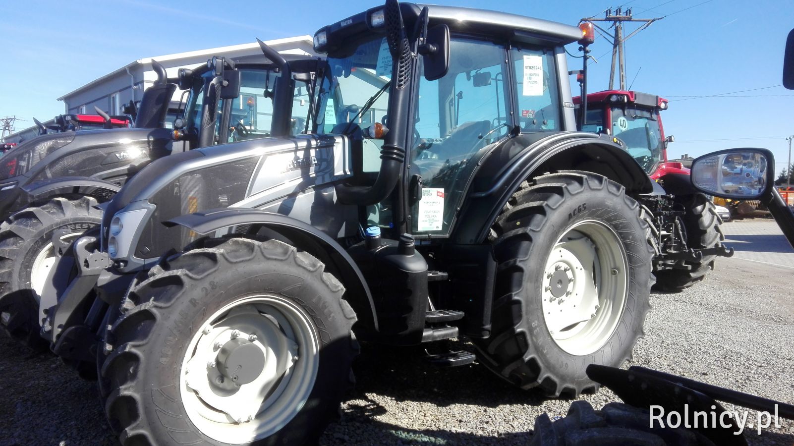 Valtra N113 HiTech 5 - dane techniczne, cena, opinie, zdjęcia, forum, spalanie - Rolnicy.pl